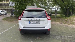 Balts Volvo XC60 2010 Rīga, ar dzinēja tilpumu 2.40 L un nobraukumu 340 tūkst. km par 7850 €, foto 4 vietnē AUTOMOTO.COM.LV