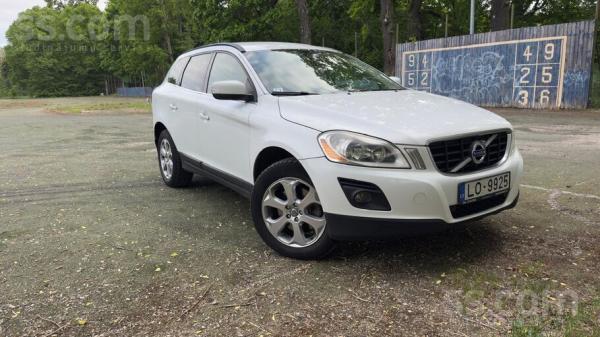 Balts Volvo XC60 2010 Rīga, ar dzinēja tilpumu 2.40 L un nobraukumu 340 tūkst. km par 7300 €, foto 5 vietnē AUTOMOTO.COM.LV
