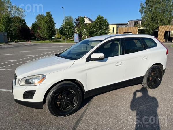 Balts Volvo XC60 2010 Rīga, ar dzinēja tilpumu 2.40 L un nobraukumu 378 tūkst. km par 5500 €, foto 2 vietnē AUTOMOTO.COM.LV