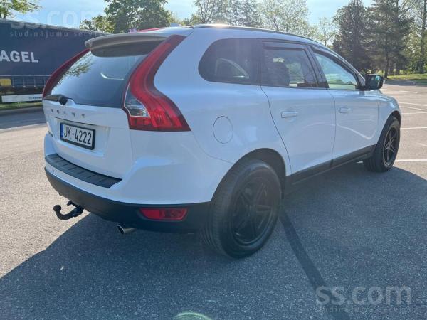 Balts Volvo XC60 2010 Rīga, ar dzinēja tilpumu 2.40 L un nobraukumu 378 tūkst. km par 5500 €, foto 5 vietnē AUTOMOTO.COM.LV