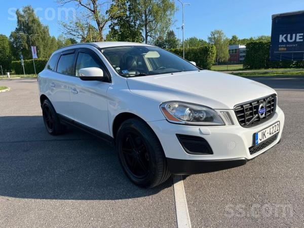 Balts Volvo XC60 2010 Rīga, ar dzinēja tilpumu 2.40 L un nobraukumu 378 tūkst. km par 5500 €, foto 7 vietnē AUTOMOTO.COM.LV