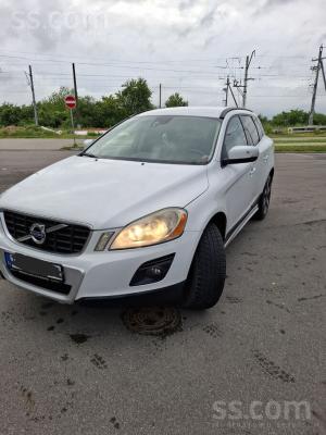 White Volvo XC60 2010 in Riga, with an engine capacity of 2.40 L and mileage of 425 thousand km for 5200 €, photo 1 on AUTOMOTO.COM.LV