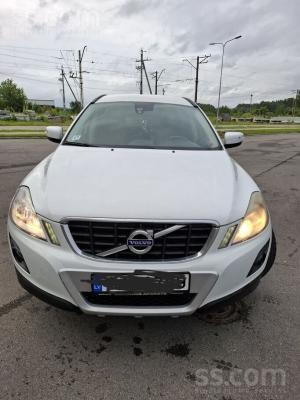 White Volvo XC60 2010 in Riga, with an engine capacity of 2.40 L and mileage of 425 thousand km for 5200 €, photo 2 on AUTOMOTO.COM.LV