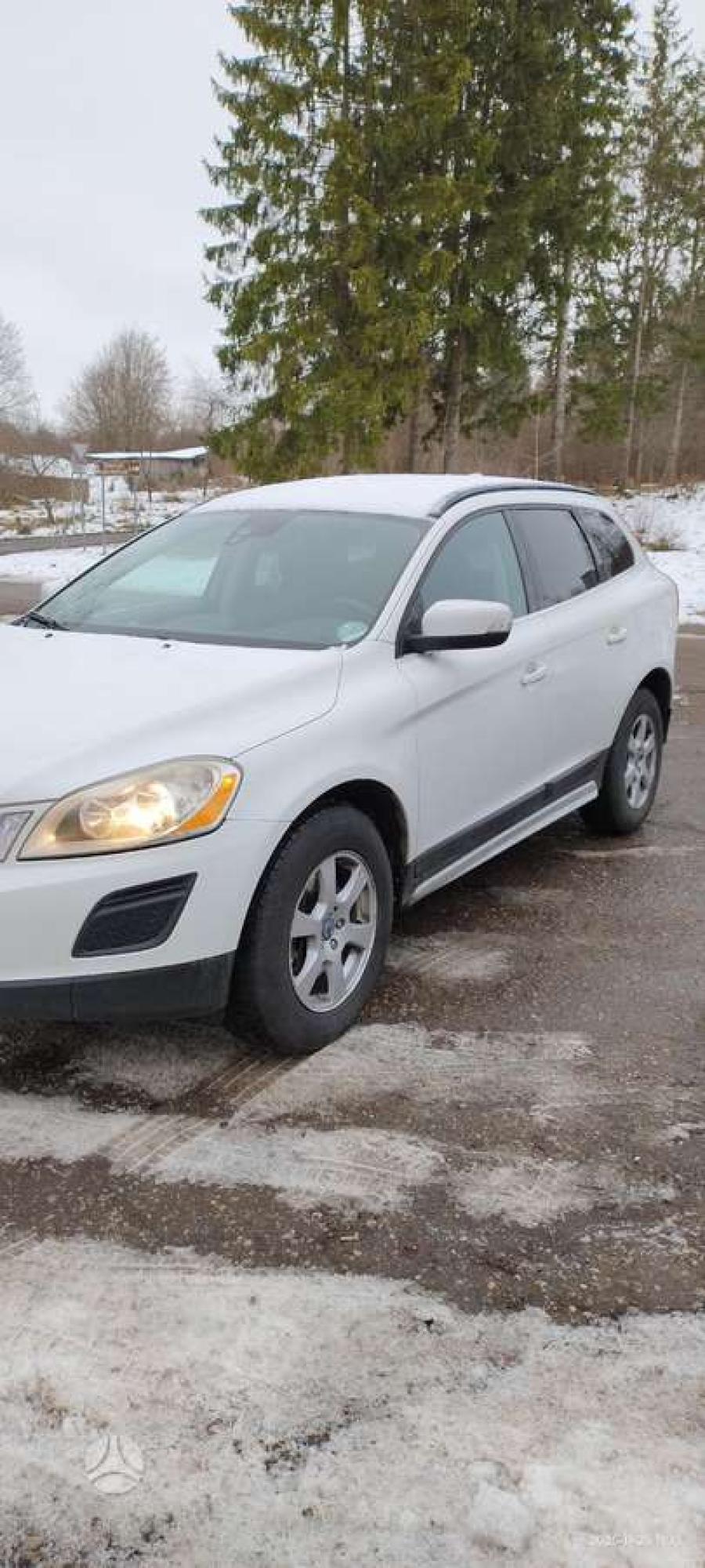 White Volvo XC60 2010 in Telschi, with an engine capacity of 2.00 L and mileage of 330 thousand km for 6200 €, photo 3 on AUTOMOTO.COM.LV