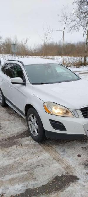 White Volvo XC60 2010 in Telschi, with an engine capacity of 2.00 L and mileage of 330 thousand km for 6200 €, photo 5 on AUTOMOTO.COM.LV