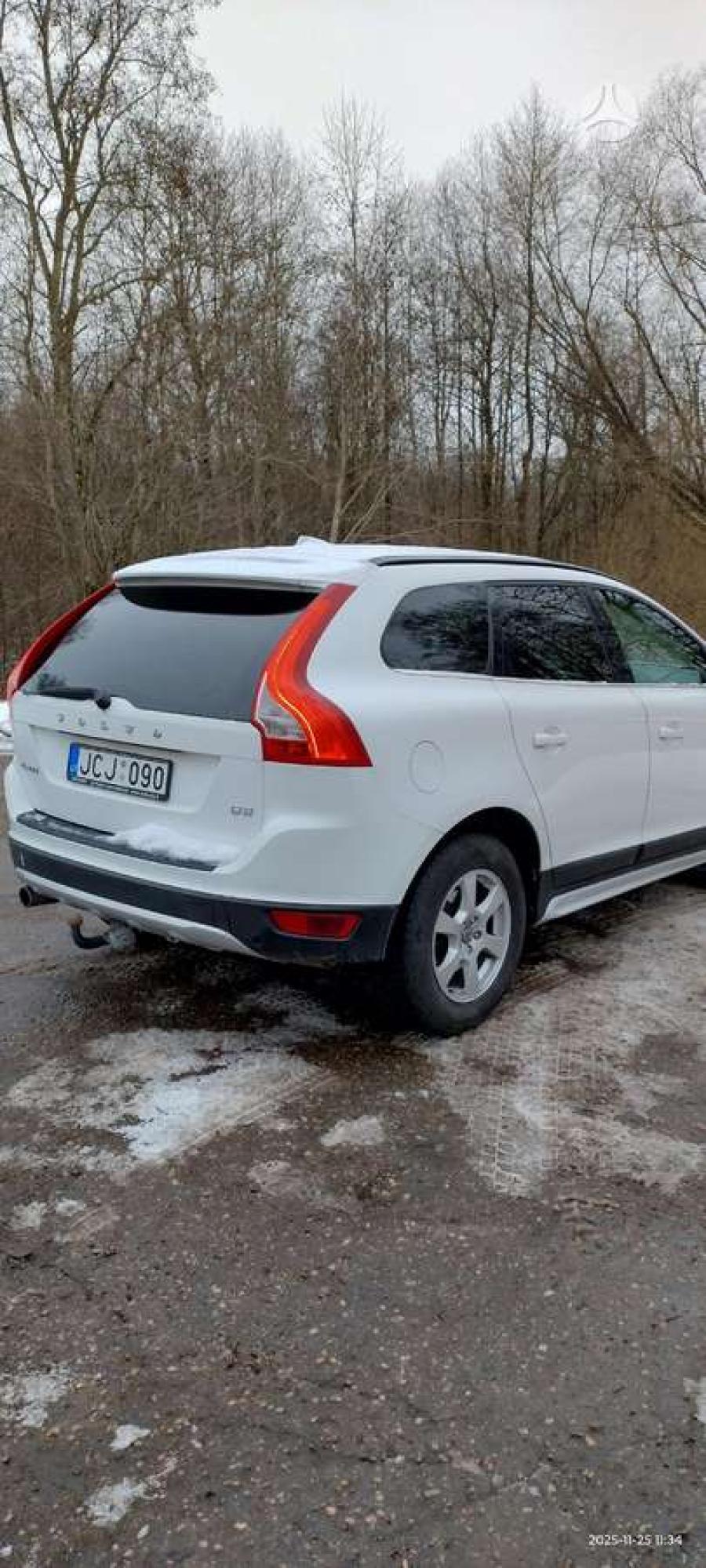 White Volvo XC60 2010 in Telschi, with an engine capacity of 2.00 L and mileage of 330 thousand km for 6200 €, photo 7 on AUTOMOTO.COM.LV