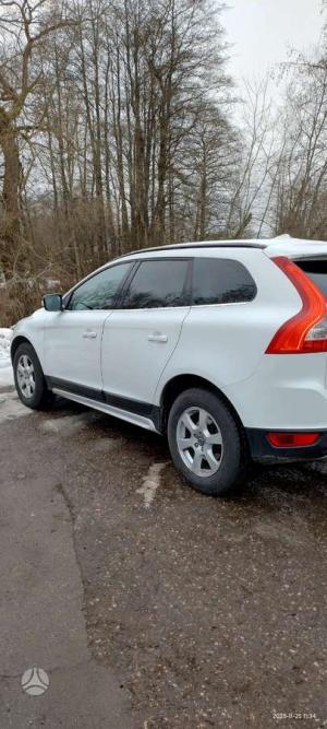 White Volvo XC60 2010 in Telschi, with an engine capacity of 2.00 L and mileage of 330 thousand km for 6200 €, photo 9 on AUTOMOTO.COM.LV