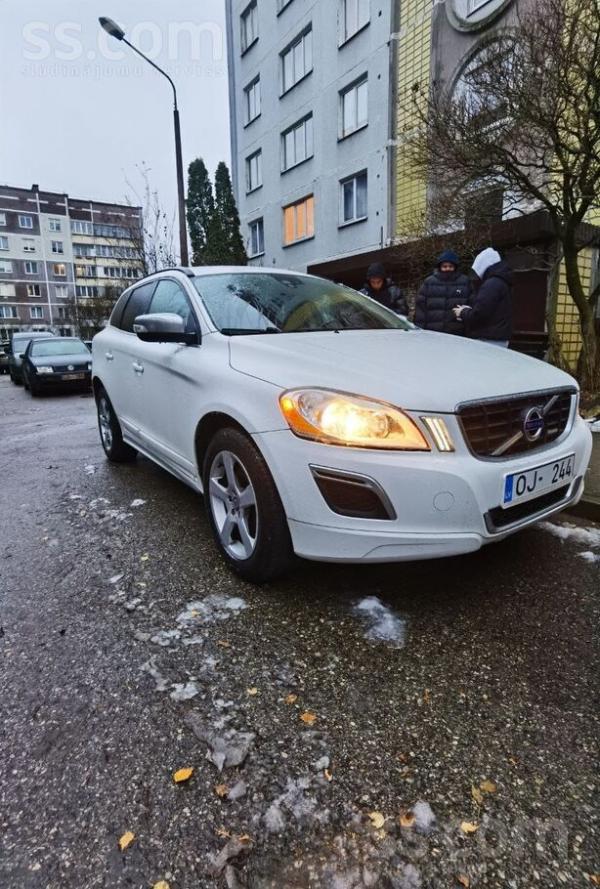 Balts Volvo XC60 2010 Rīga, ar dzinēja tilpumu 2.40 L un nobraukumu 251 tūkst. km par 6100 €, foto 2 vietnē AUTOMOTO.COM.LV