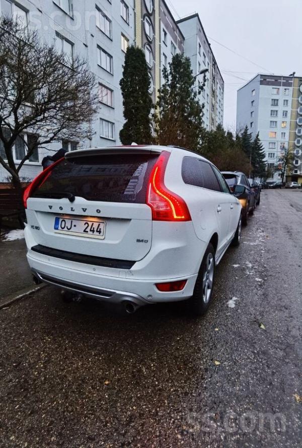 Balts Volvo XC60 2010 Rīga, ar dzinēja tilpumu 2.40 L un nobraukumu 251 tūkst. km par 6100 €, foto 3 vietnē AUTOMOTO.COM.LV