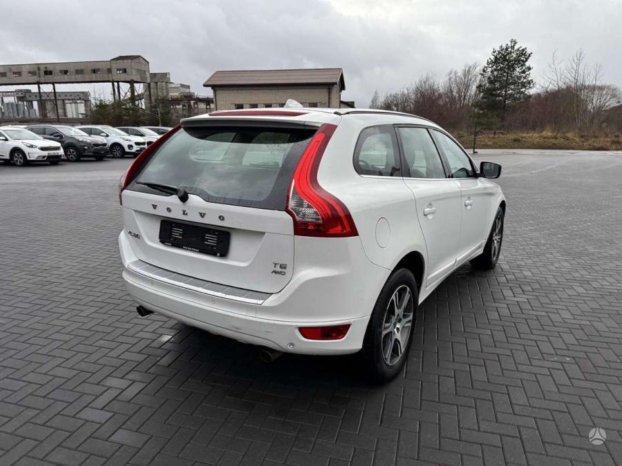 White Volvo XC60 2010 in Telschi, with an engine capacity of 2.95 L and mileage of 239 thousand km for 8300 €, photo 7 on AUTOMOTO.COM.LV