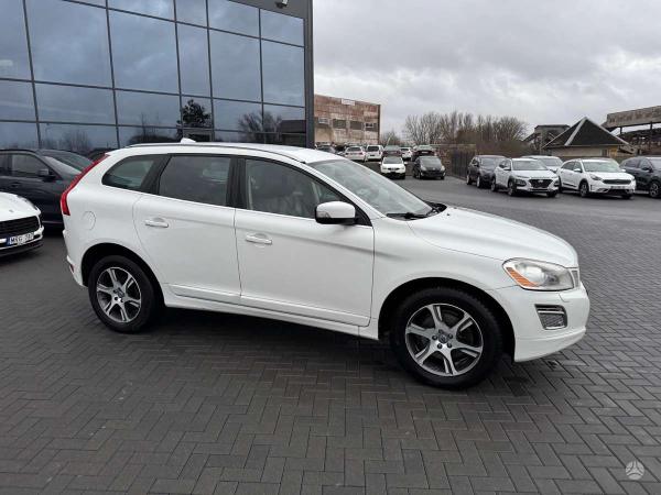 White Volvo XC60 2010 in Telschi, with an engine capacity of 2.95 L and mileage of 239 thousand km for 8300 €, photo 9 on AUTOMOTO.COM.LV
