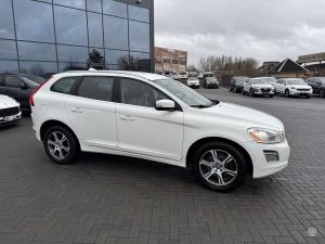 White Volvo XC60 2010 in Telschi, with an engine capacity of 2.95 L and mileage of 239 thousand km for 8300 €, photo 9 on AUTOMOTO.COM.LV