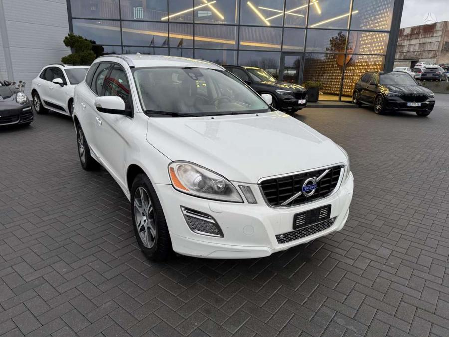 White Volvo XC60 2010 in Telschi, with an engine capacity of 2.95 L and mileage of 239 thousand km for 8300 €, photo 10 on AUTOMOTO.COM.LV