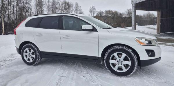 Balts Volvo XC60 2010 Utena, ar dzinēja tilpumu 2.40 L un nobraukumu 310 tūkst. km par 6750 €, foto 6 vietnē AUTOMOTO.COM.LV