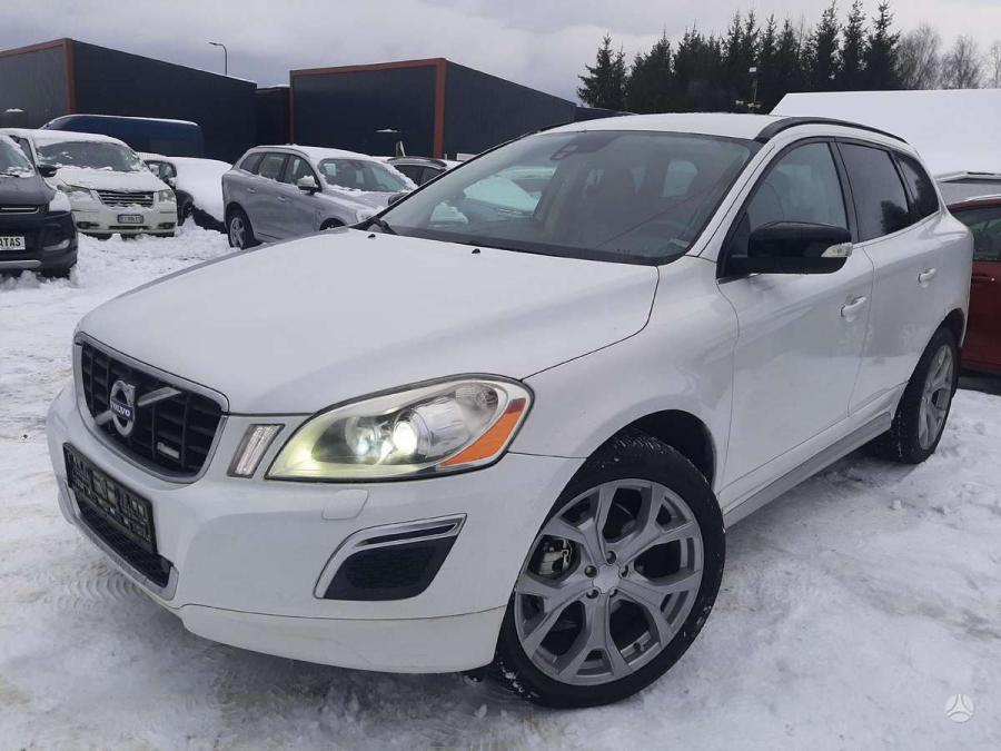 Balts Volvo XC60 2010 Kauņa, ar dzinēja tilpumu 2.40 L un nobraukumu 261 tūkst. km par 9150 €, foto 1 vietnē AUTOMOTO.COM.LV
