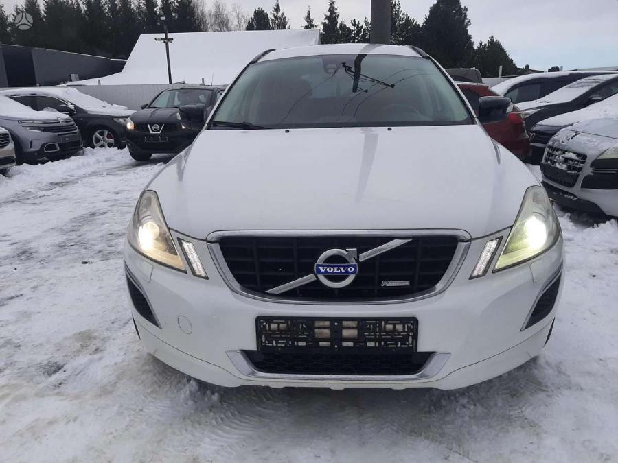 Balts Volvo XC60 2010 Kauņa, ar dzinēja tilpumu 2.40 L un nobraukumu 261 tūkst. km par 9150 €, foto 4 vietnē AUTOMOTO.COM.LV