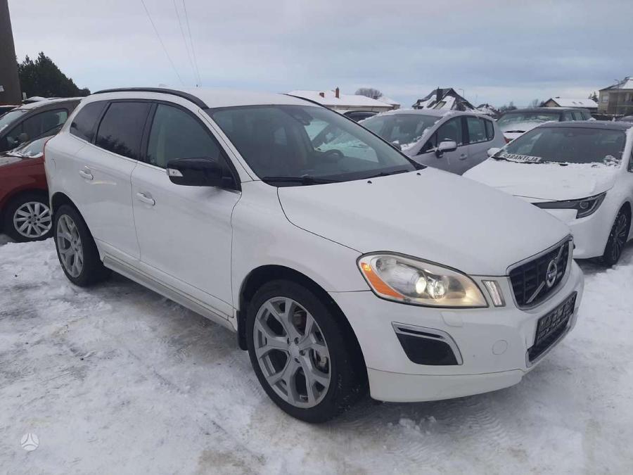 Balts Volvo XC60 2010 Kauņa, ar dzinēja tilpumu 2.40 L un nobraukumu 261 tūkst. km par 9150 €, foto 6 vietnē AUTOMOTO.COM.LV