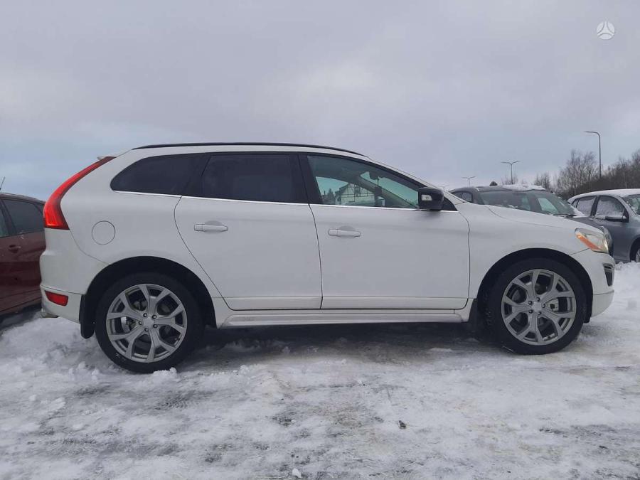 Balts Volvo XC60 2010 Kauņa, ar dzinēja tilpumu 2.40 L un nobraukumu 261 tūkst. km par 9150 €, foto 7 vietnē AUTOMOTO.COM.LV