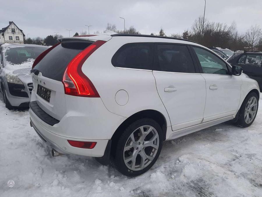 Balts Volvo XC60 2010 Kauņa, ar dzinēja tilpumu 2.40 L un nobraukumu 261 tūkst. km par 9150 €, foto 8 vietnē AUTOMOTO.COM.LV