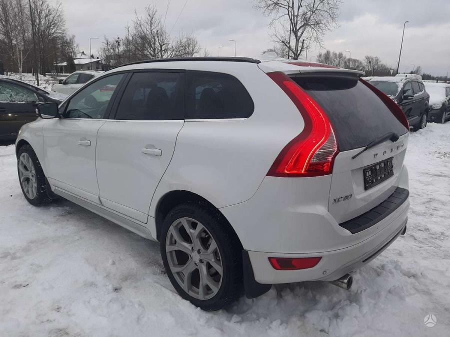 Balts Volvo XC60 2010 Kauņa, ar dzinēja tilpumu 2.40 L un nobraukumu 261 tūkst. km par 9150 €, foto 9 vietnē AUTOMOTO.COM.LV
