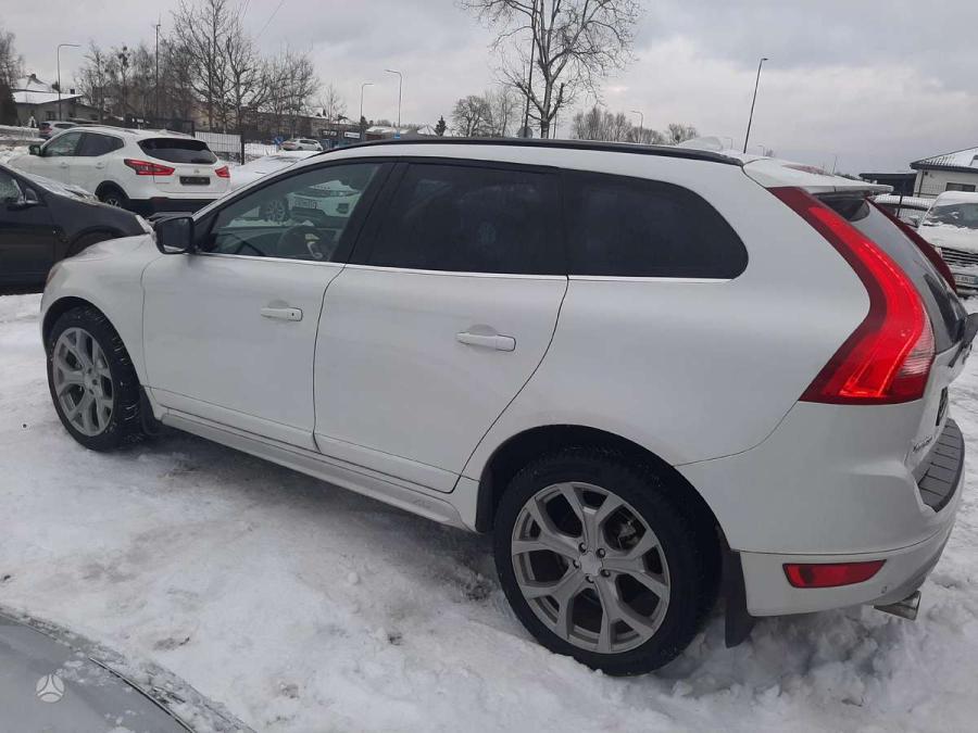 Balts Volvo XC60 2010 Kauņa, ar dzinēja tilpumu 2.40 L un nobraukumu 261 tūkst. km par 9150 €, foto 10 vietnē AUTOMOTO.COM.LV