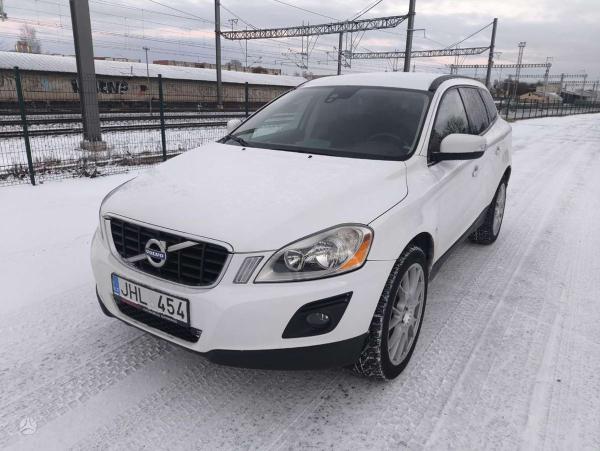 White Volvo XC60 2010 in Siauliai, with an engine capacity of 2.40 L and mileage of 333 thousand km for 6540 €, photo 1 on AUTOMOTO.COM.LV