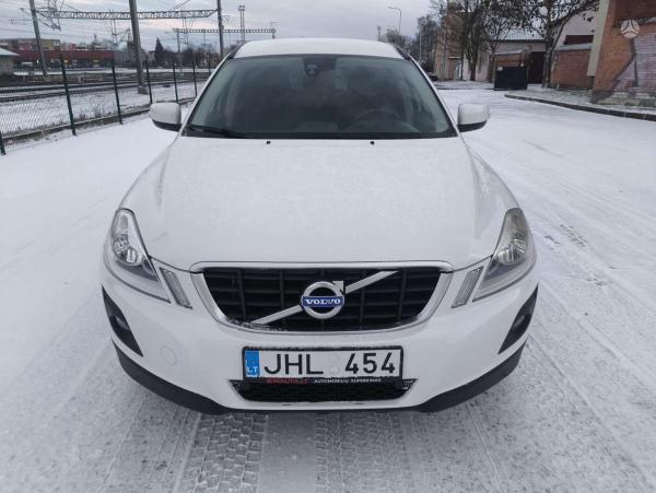 White Volvo XC60 2010 in Siauliai, with an engine capacity of 2.40 L and mileage of 333 thousand km for 6540 €, photo 2 on AUTOMOTO.COM.LV
