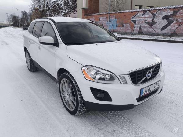 White Volvo XC60 2010 in Siauliai, with an engine capacity of 2.40 L and mileage of 333 thousand km for 6540 €, photo 3 on AUTOMOTO.COM.LV