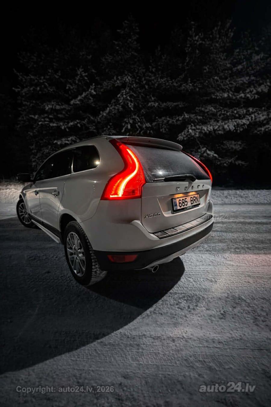 Balts Volvo XC60 2010 Pērnava, ar dzinēja tilpumu 2.40 L un nobraukumu 335 tūkst. km par 6499 €, foto 3 vietnē AUTOMOTO.COM.LV