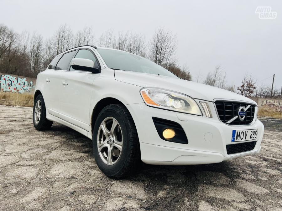 White Volvo XC60 2010 in Siauliai, with an engine capacity of 2.40 L and mileage of 460 thousand km for 6500 €, photo 2 on AUTOMOTO.COM.LV