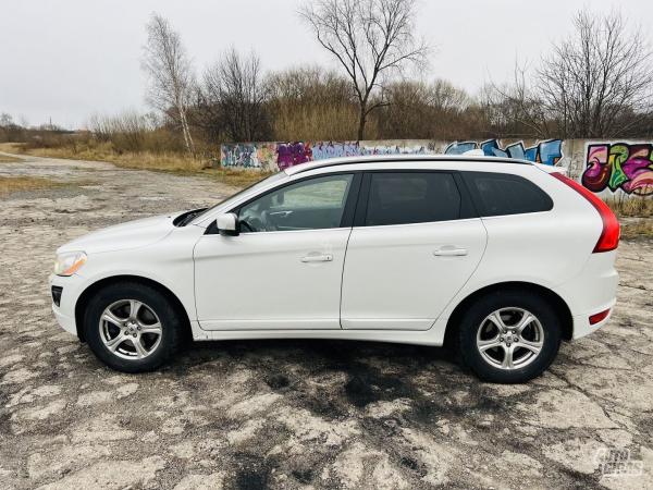 White Volvo XC60 2010 in Siauliai, with an engine capacity of 2.40 L and mileage of 460 thousand km for 6500 €, photo 5 on AUTOMOTO.COM.LV