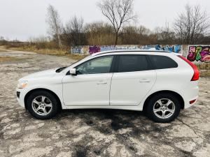 White Volvo XC60 2010 in Siauliai, with an engine capacity of 2.40 L and mileage of 460 thousand km for 6500 €, photo 5 on AUTOMOTO.COM.LV