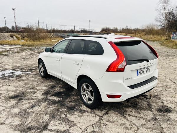 White Volvo XC60 2010 in Siauliai, with an engine capacity of 2.40 L and mileage of 460 thousand km for 6500 €, photo 6 on AUTOMOTO.COM.LV
