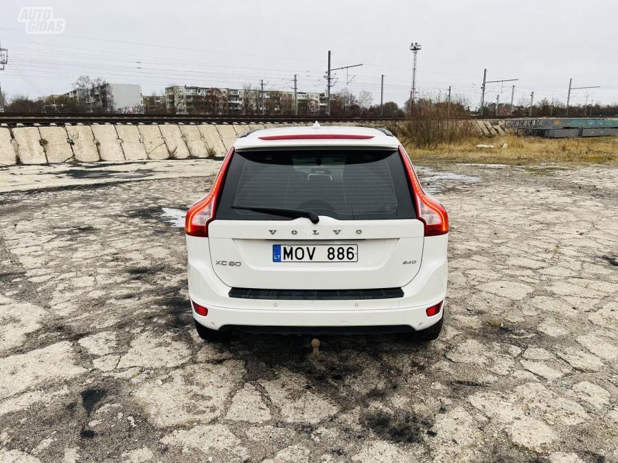 White Volvo XC60 2010 in Siauliai, with an engine capacity of 2.40 L and mileage of 460 thousand km for 6500 €, photo 8 on AUTOMOTO.COM.LV