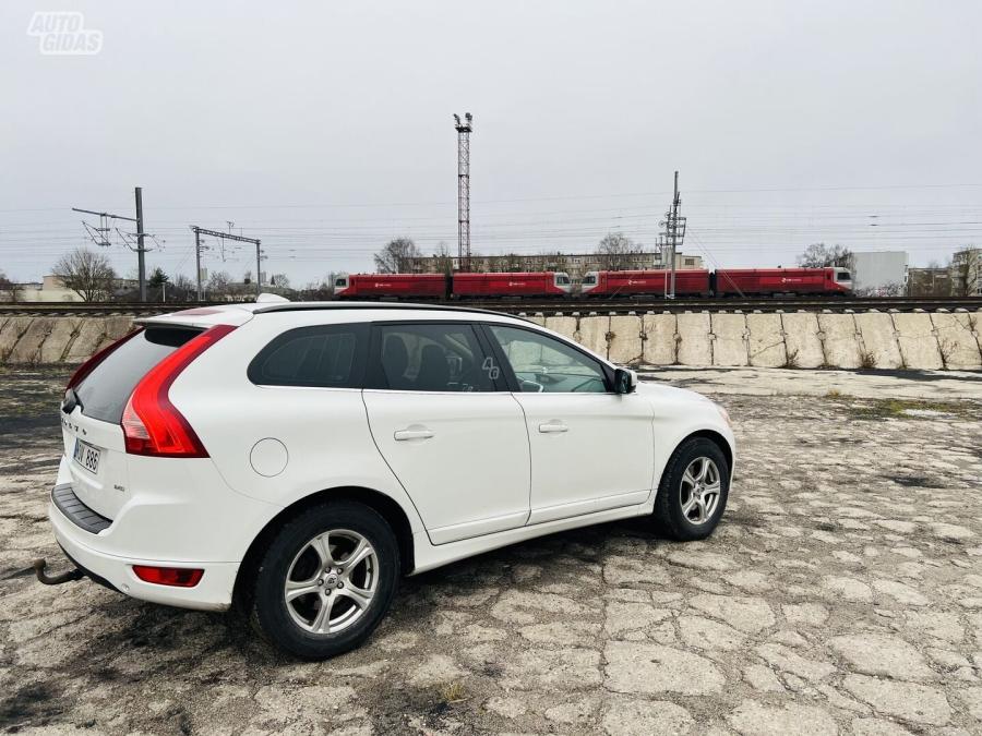 White Volvo XC60 2010 in Siauliai, with an engine capacity of 2.40 L and mileage of 460 thousand km for 6500 €, photo 10 on AUTOMOTO.COM.LV