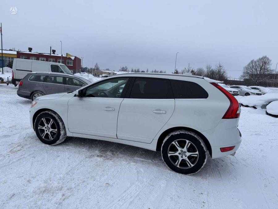 Balts Volvo XC60 2010 Telšiai, ar dzinēja tilpumu 2.95 L un nobraukumu 239 tūkst. km par 9300 €, foto 5 vietnē AUTOMOTO.COM.LV