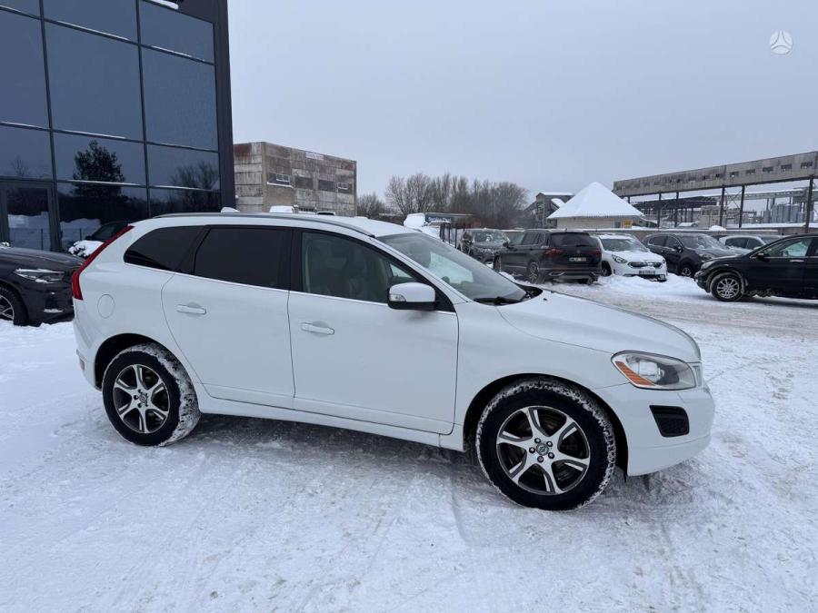 Balts Volvo XC60 2010 Telšiai, ar dzinēja tilpumu 2.95 L un nobraukumu 239 tūkst. km par 9300 €, foto 10 vietnē AUTOMOTO.COM.LV