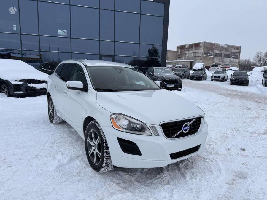 Balts Volvo XC60 2010 Telšiai, ar dzinēja tilpumu 2.95 L un nobraukumu 239 tūkst. km par 9300 €, foto 11 vietnē AUTOMOTO.COM.LV
