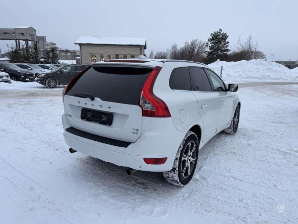 White Volvo XC60 2010 in Telschi, with an engine capacity of 2.95 L and mileage of 239 thousand km for 9300 €, photo 8 on AUTOMOTO.COM.LV