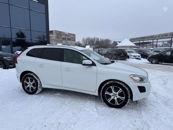 White Volvo XC60 2010 in Telschi, with an engine capacity of 2.95 L and mileage of 239 thousand km for 9300 €, photo 10 on AUTOMOTO.COM.LV