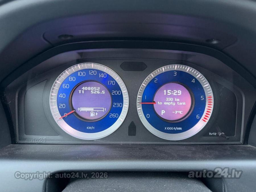 White Volvo XC60 2010 in Tallinn, with an engine capacity of 2.40 L and mileage of 408 thousand km for 6999 €, photo 12 on AUTOMOTO.COM.LV