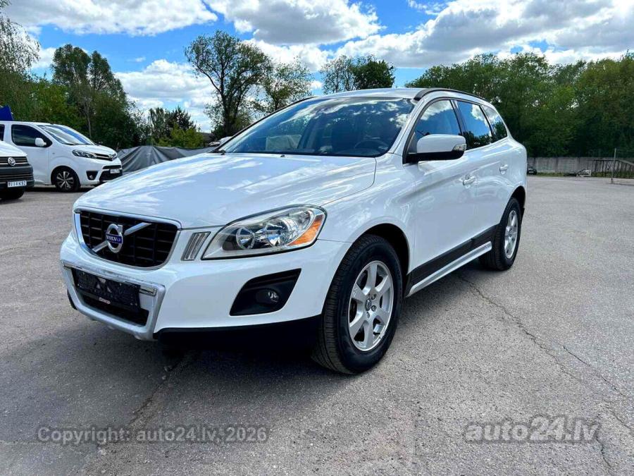 Balts Volvo XC60 2010 Tallina, ar dzinēja tilpumu 2.40 L un nobraukumu 230 tūkst. km par 7750 €, foto 1 vietnē AUTOMOTO.COM.LV