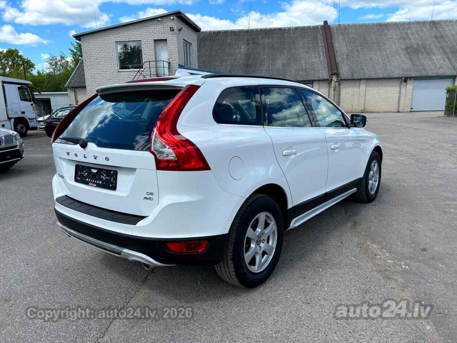 Balts Volvo XC60 2010 Tallina, ar dzinēja tilpumu 2.40 L un nobraukumu 230 tūkst. km par 7750 €, foto 4 vietnē AUTOMOTO.COM.LV