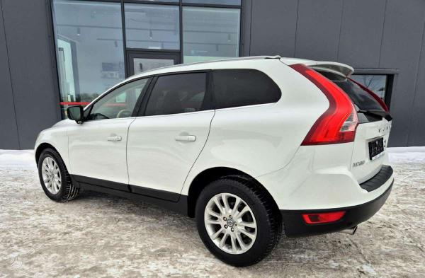 White Volvo XC60 2010 in Siauliai, with an engine capacity of 3.00 L and mileage of 195 thousand km for 7600 €, photo 6 on AUTOMOTO.COM.LV