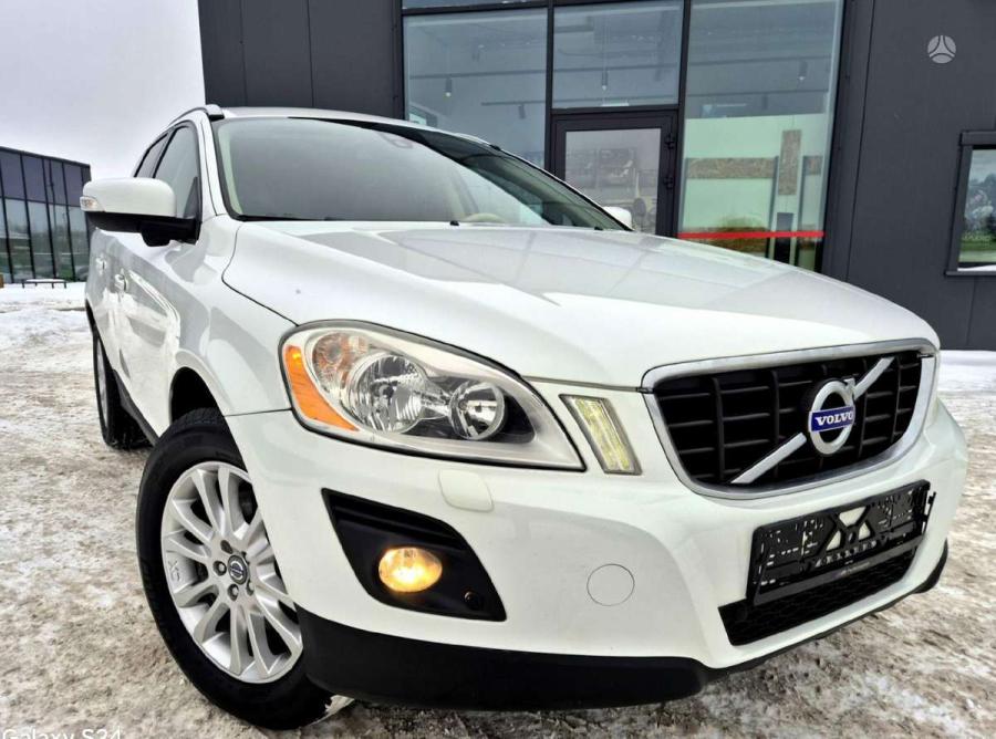 White Volvo XC60 2010 in Siauliai, with an engine capacity of 3.00 L and mileage of 195 thousand km for 7600 €, photo 4 on AUTOMOTO.COM.LV