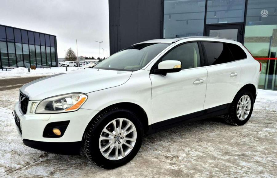 White Volvo XC60 2010 in Siauliai, with an engine capacity of 3.00 L and mileage of 195 thousand km for 7600 €, photo 5 on AUTOMOTO.COM.LV