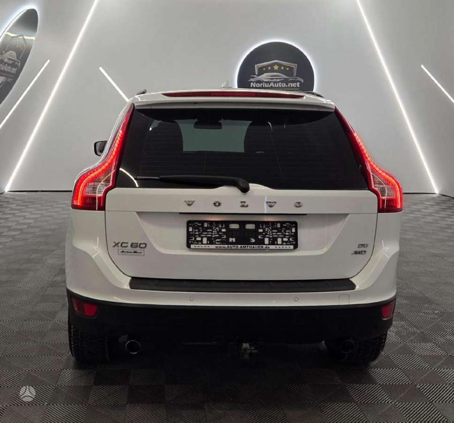 Balts Volvo XC60 2010 Marijampole, ar dzinēja tilpumu 2.40 L un nobraukumu 160 tūkst. km par 8750 €, foto 16 vietnē AUTOMOTO.COM.LV