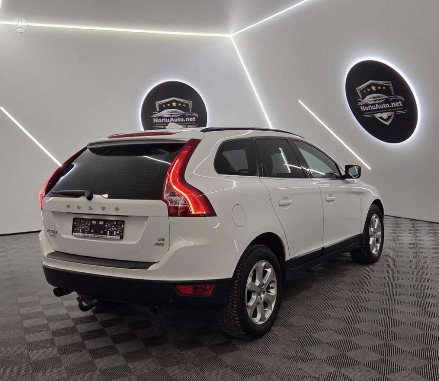 Balts Volvo XC60 2010 Marijampole, ar dzinēja tilpumu 2.40 L un nobraukumu 160 tūkst. km par 8750 €, foto 18 vietnē AUTOMOTO.COM.LV