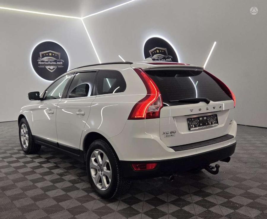 Balts Volvo XC60 2010 Marijampole, ar dzinēja tilpumu 2.40 L un nobraukumu 160 tūkst. km par 8750 €, foto 19 vietnē AUTOMOTO.COM.LV