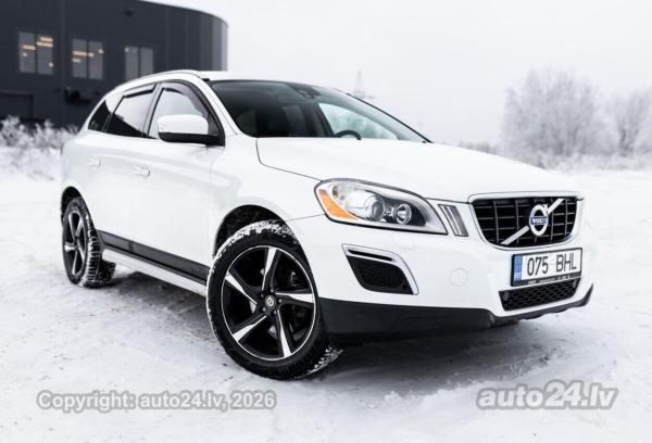Balts Volvo XC60 2010 Tallina, ar dzinēja tilpumu 2.40 L un nobraukumu 340 tūkst. km par 7499 €, foto 1 vietnē AUTOMOTO.COM.LV